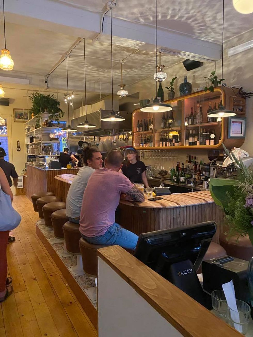 Verdun : Le bar à vin Verdun Beach est ouvert - Narcity