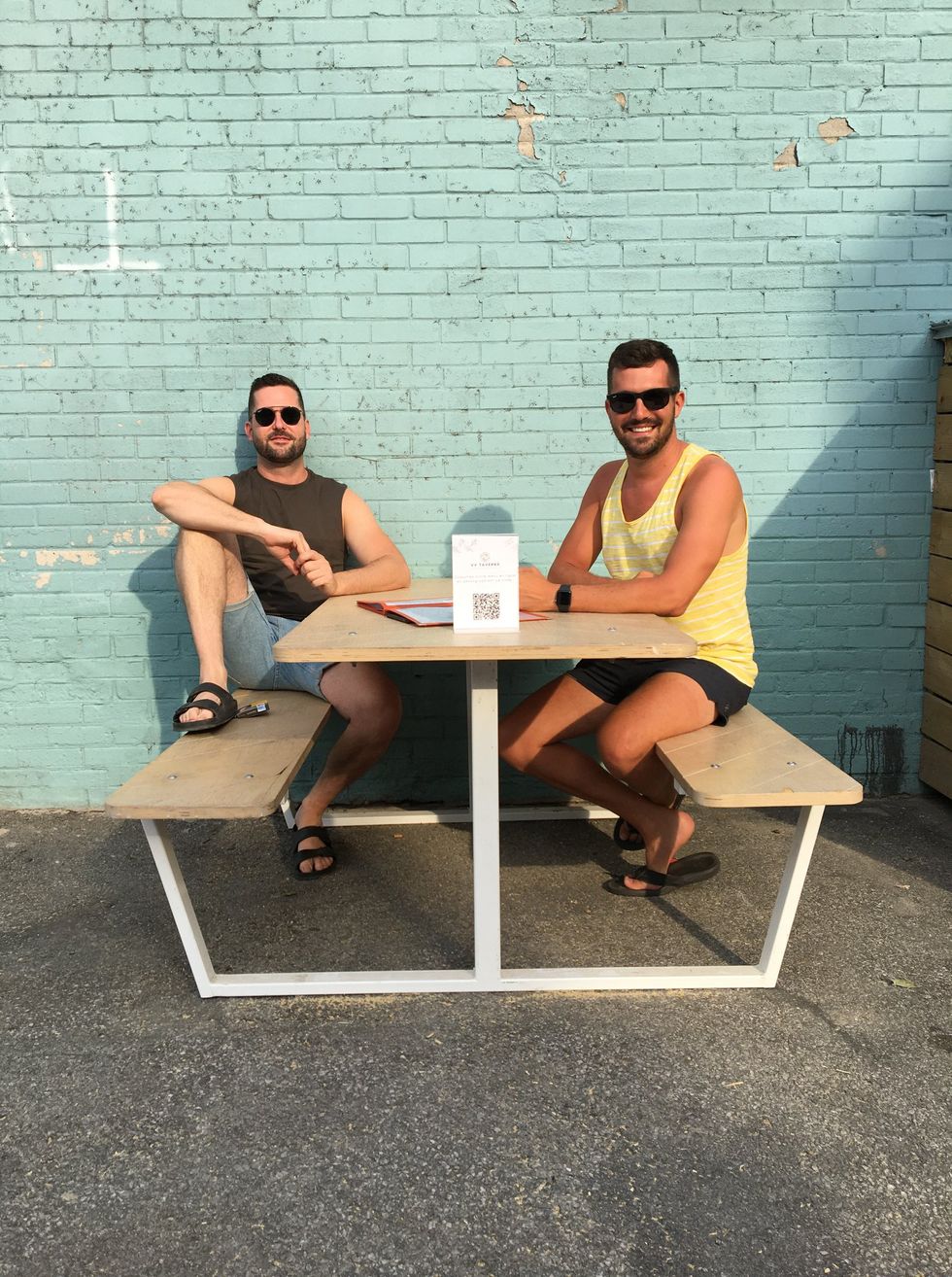 Le bar VV Taverna de Montréal a transformé son stationnement afin de ...