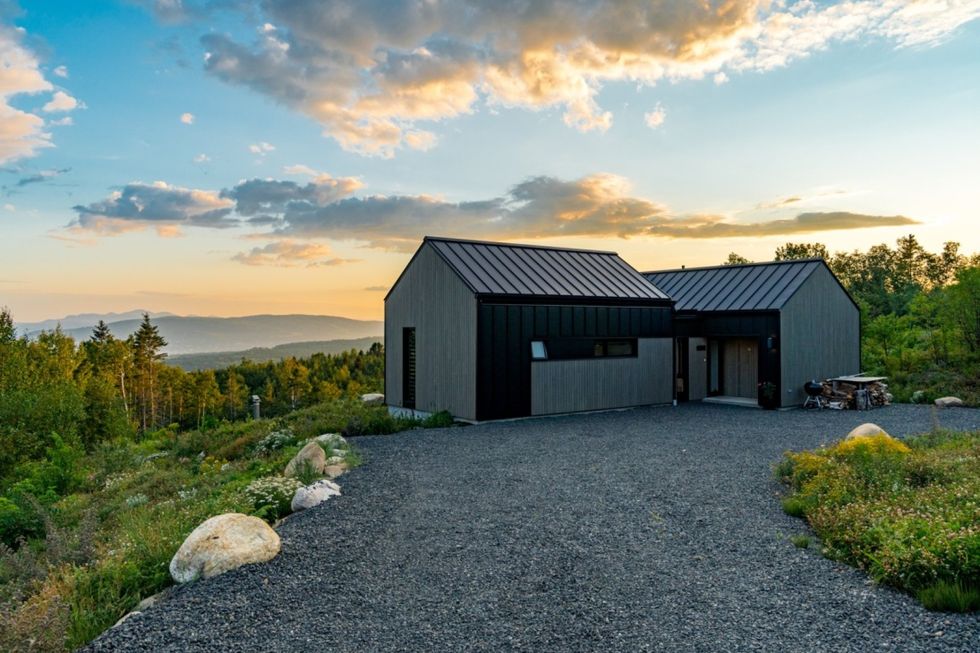 Maison à vendre dans la région de Charlevoix avec une vue et un terrain ...