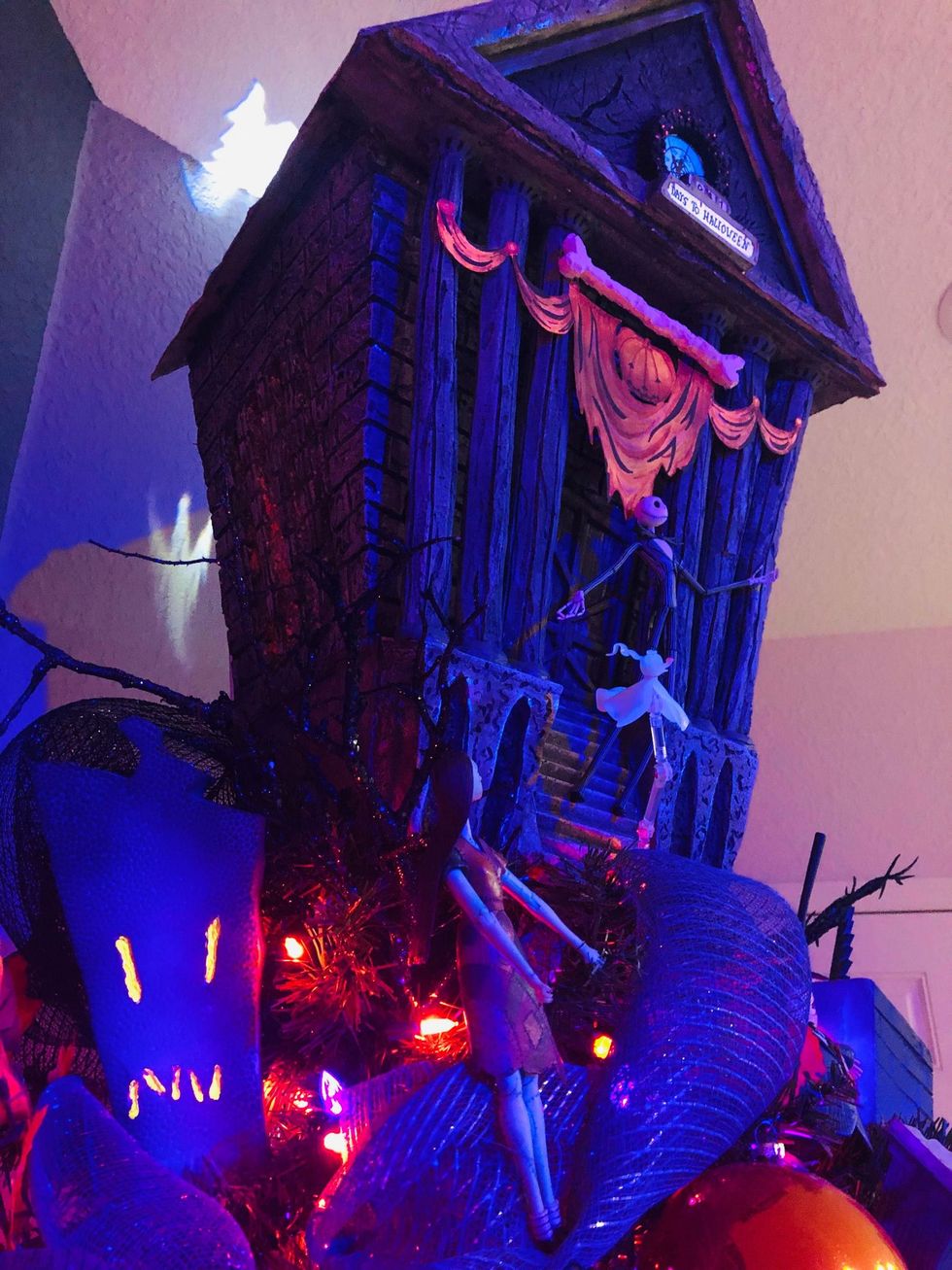 Nightmare Before Christmas Halloween Tree Made By Florida Man Is ...