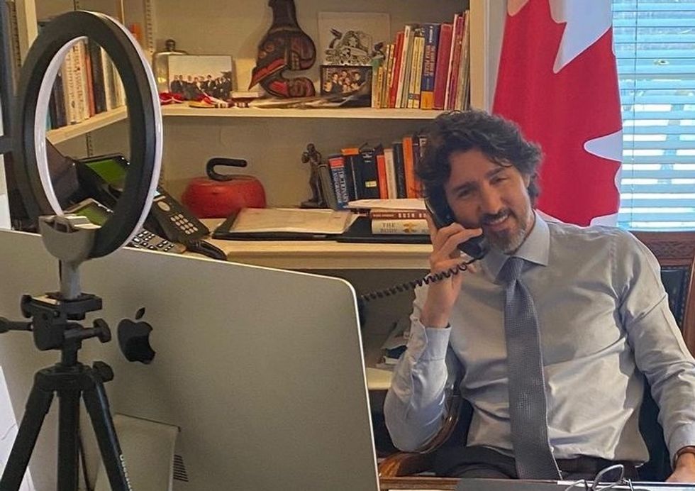 Justin Trudeau's Home Office Set Up Is Full Of Details Like A Harry ...