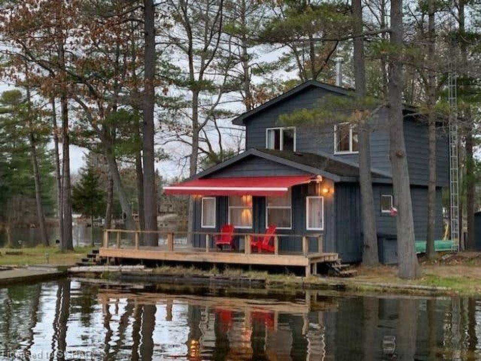 Ontario Private Island Cottage Near Toronto Costs Just $500K (PHOTOS ...