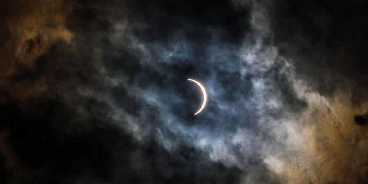 Solar Eclipse In Canada Will Look Like A Crescent Moon - Narcity