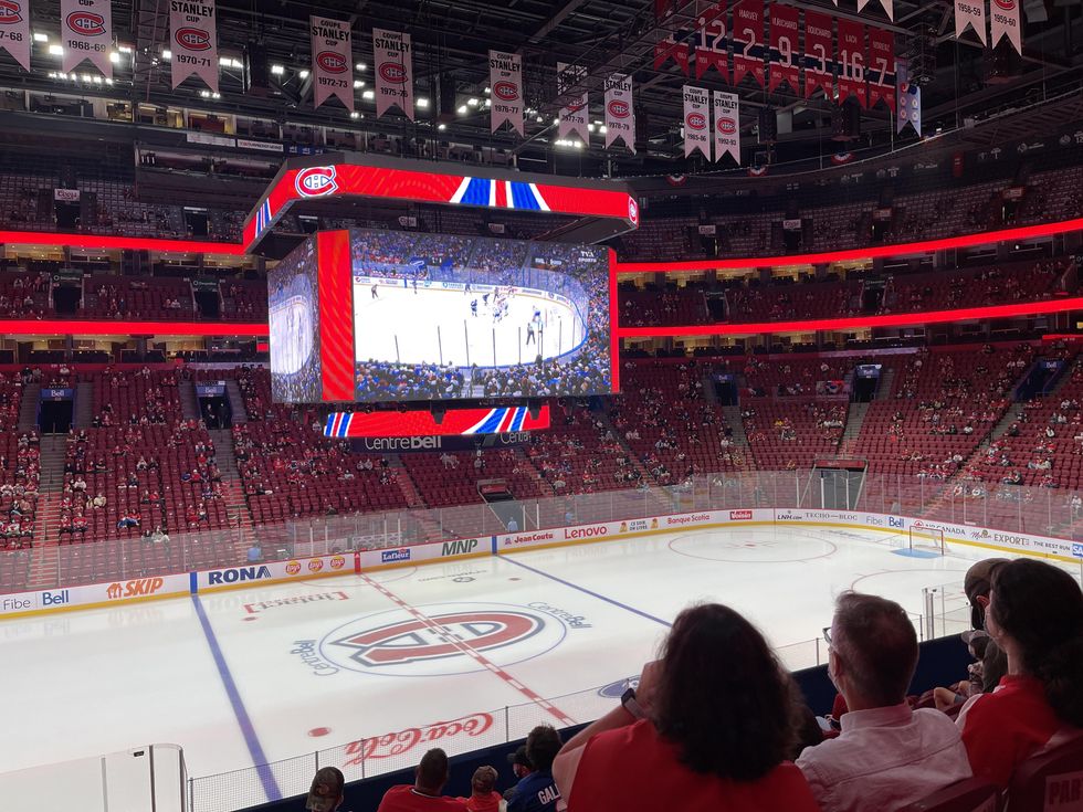 Les Canadiens de Montréal : Voici le Centre Bell lors du 2e match de la ...