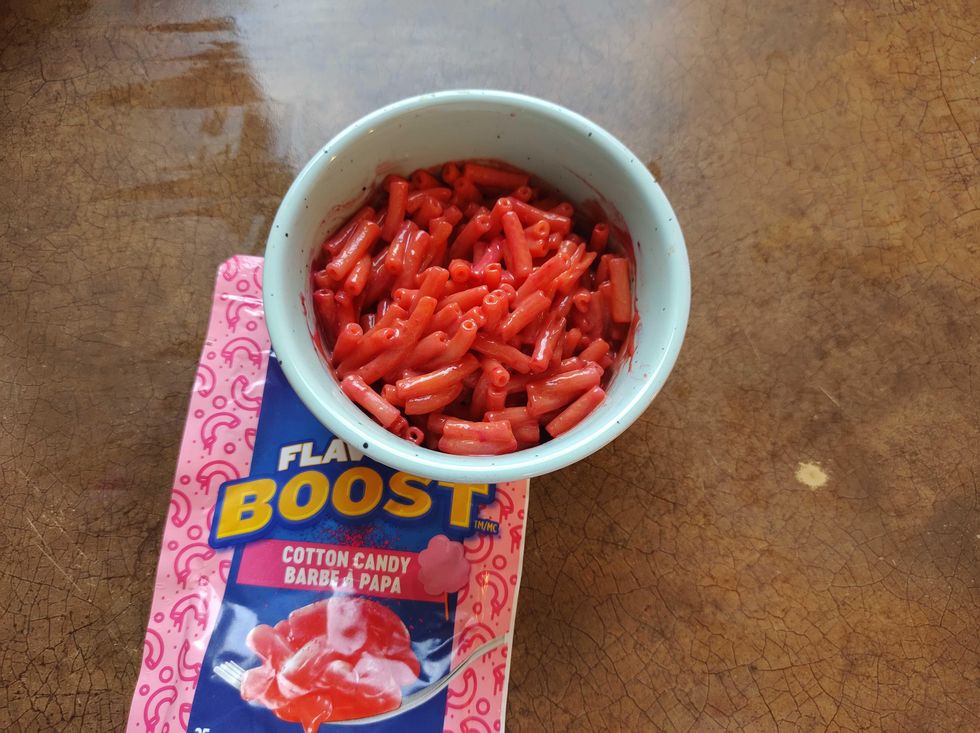 Kraft Dinner lance 6 nouvelles saveurs et voici ce que ça goûte - Narcity