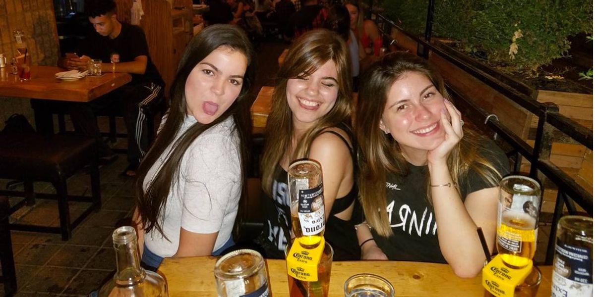 17 Dive Bars In Toronto To Get You Drunk AF Narcity 17-dive-bars-in-toronto-to-get-you-drunk-af-narcity